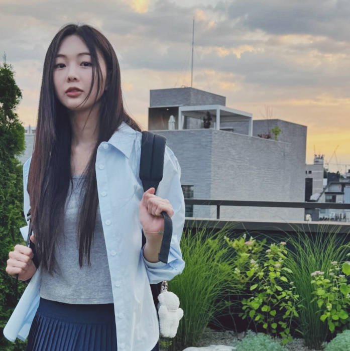 금새록 여친룩 속 여성 러닝화 추천 치마에 어울리는 나이키 V2k 런 운동화 네이버 블로그