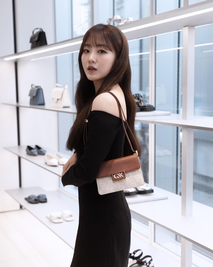 20대 여자 대학생의 첫 숄더백 브랜드로 중저가 착한 가격대의 찰스앤키스 캔버스 투톤 여성 가방 Info W 조이현 네이버 블로그