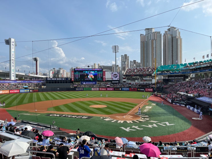 ② KBO 24년 6월 15일 토요일 수원 KT 위즈파크 스카이존 429구역 6열 54~55번 관람 후기(시야방해석😭) : 네이버 블로그