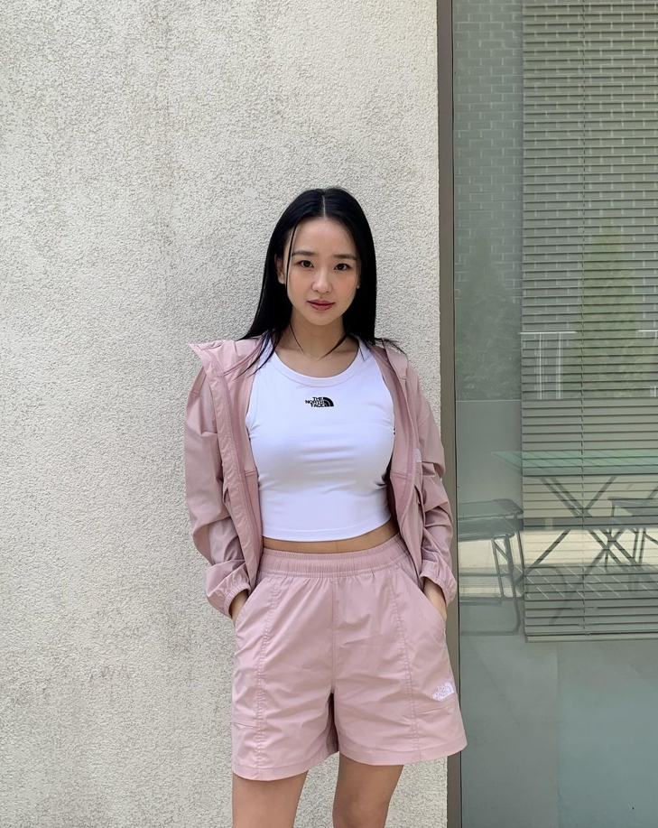여름 여성 애슬레저룩으로 함께하기 좋은 셋업 패션으로 노스페이스 여자 경량 바람막이 자켓 코디 W 손연재 네이버 블로그