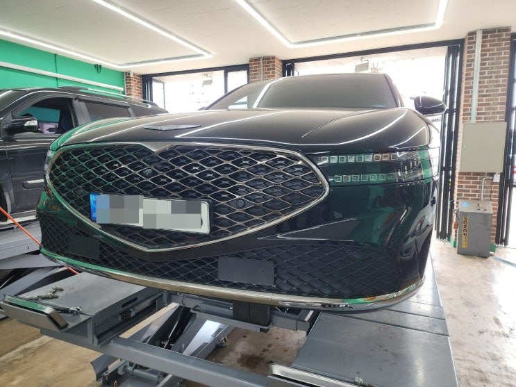 고급스러움과 고성능을 한번에 완성하는 최적의 선택, 제네시스 G90에 어울리는 한국타이어 슈퍼스포츠 올시즌 타이어! VENTUS ...