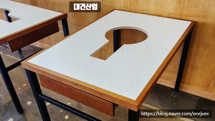 의정부 싹쓰리솥뚜껑삼겹살 식당 무늬목 투톤테이블 영업용탁자 철제다리 닭갈비로스타 툴젠타공 인천 남동공단 대건산업 탁자 주문제작