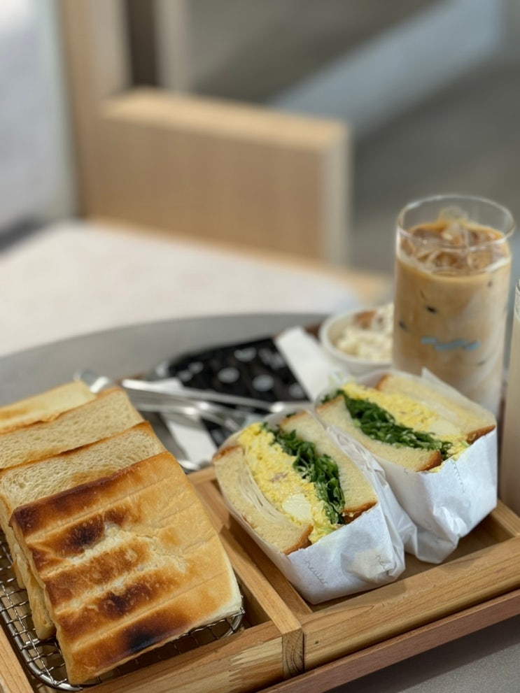 영등포구청역 카페) 빠르게 흐르는 일상에서의 쉼터, 카페 흘러 서울 식빵 맛집 : 네이버 블로그