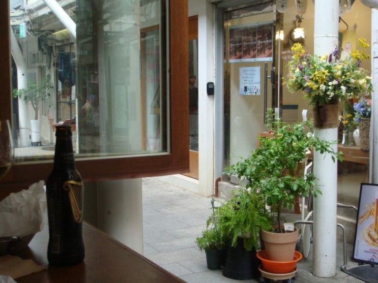 해방촌 신흥시장 가볍게 마시기 좋은 바🥂 길바닥 GIL BAR DAK : 네이버 블로그