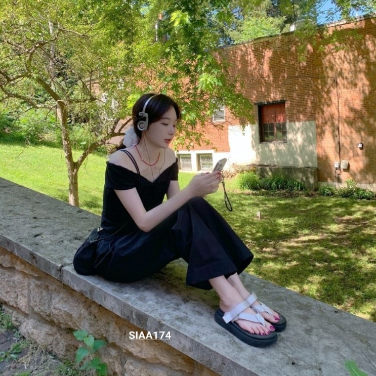 뉴 신상 강민경 사복패션 뉴발란스 샌들 플리플랍 엔플립 가격은 네이버 블로그