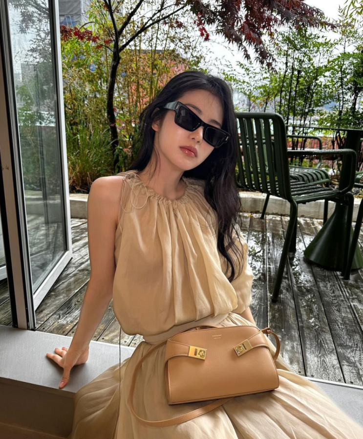여자 연예인 선글라스 브랜드 신예은 명품 페라가모 선글라스 추천 네이버 블로그