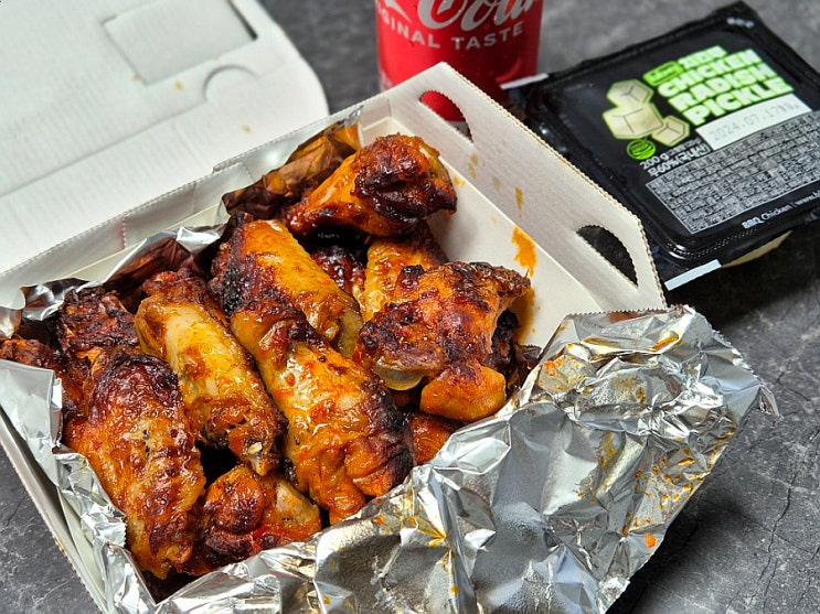 비비큐 신메뉴 핫베이크윙 닭다리 치킨같이 먹는 매콤한 BBQ : 네이버 블로그