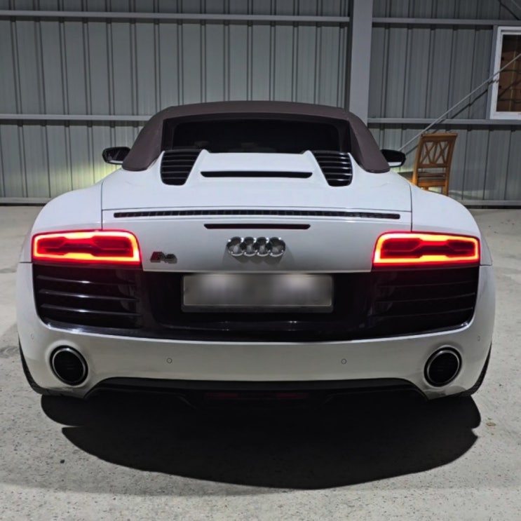 아우디 R8 V10 스파이더, 원터치 시동/신형 R8 카본 핸들 장착으로 업그레이드 : 네이버 블로그