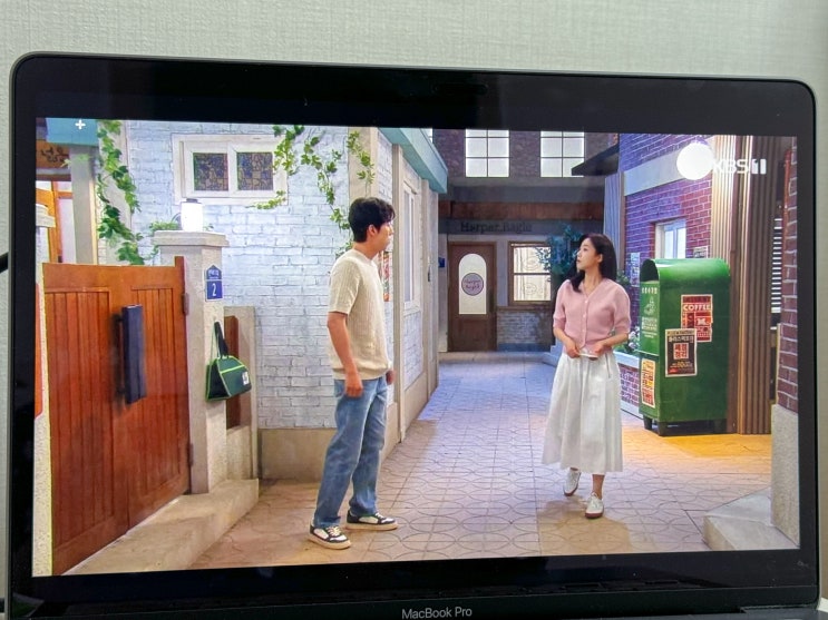 KBS1 수지맞은 우리 62회, 63회 속 함은정 신발 운동화 정보 / 로키(LOCI) 스니커즈 : 네이버 블로그