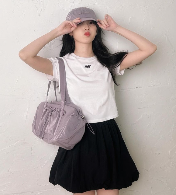 아이유 뉴발란스 반팔티 모자 가방은 어떤 제품일까 네이버 블로그