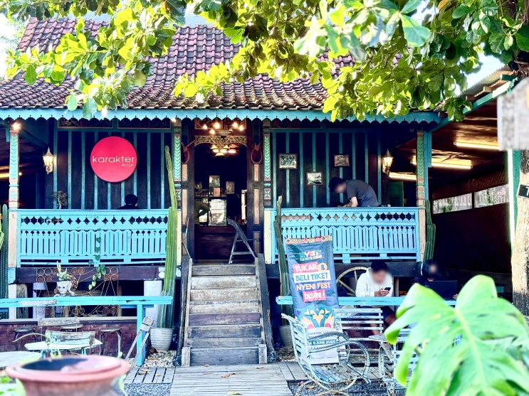 발리 로컬 카페 덴파사르 Karakter Kopi Bali 빈티지 감성 : 네이버 블로그