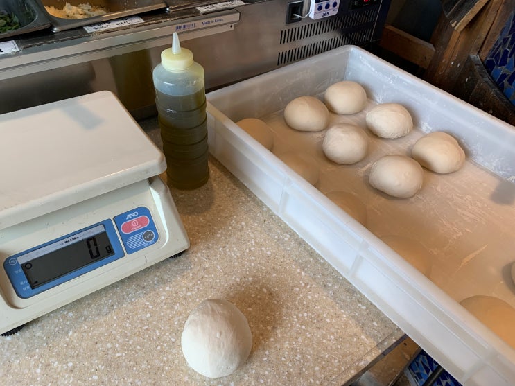 [쵸네의 견습일지] 피자의 기본인 도우를 직접만들다.모짜랠라치즈 같은 도우볼 : 네이버 블로그