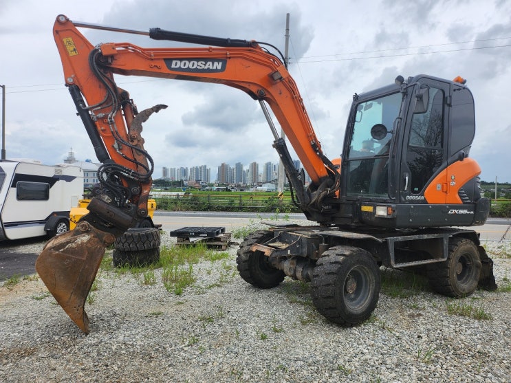 두산굴삭기 DOOSAN DX55W5L 2021년 회전링크 독수리발톱 두산공삼따블 03따블 55따블 03W 공삼타이어 03타이어 ...