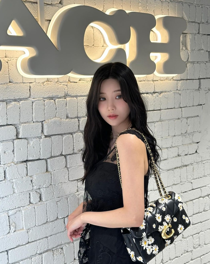 20대 여자 대학생의 스타일을 만족시키는 명품 브랜드 가방으로 코치의 테비 숄더백 Ft 권은비 네이버 블로그