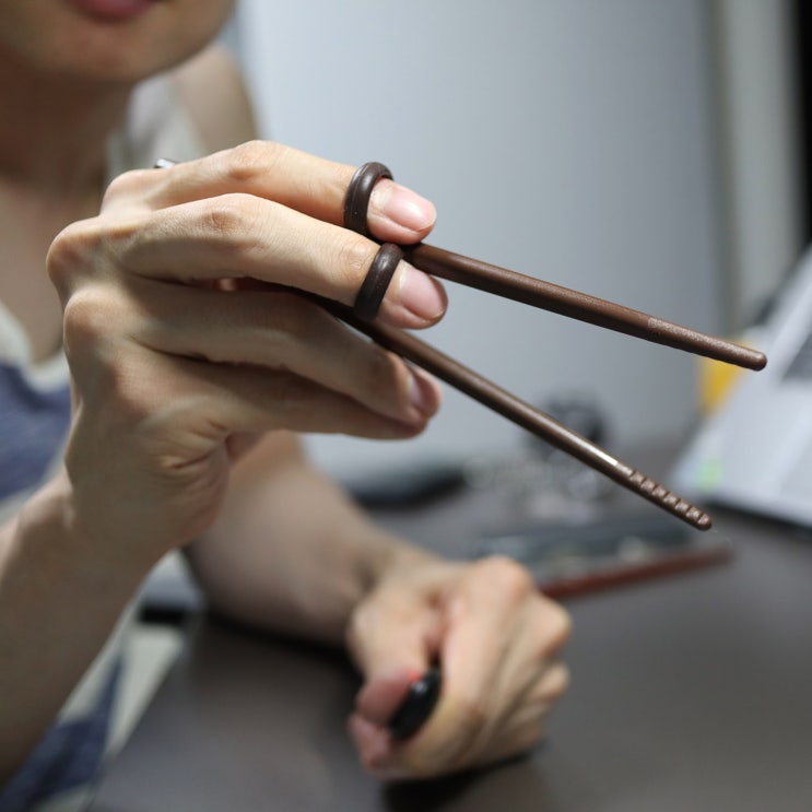 젓가락질 교정기 내돈내산 교정 후기 에디슨 젓가락 성인용 : 네이버 블로그