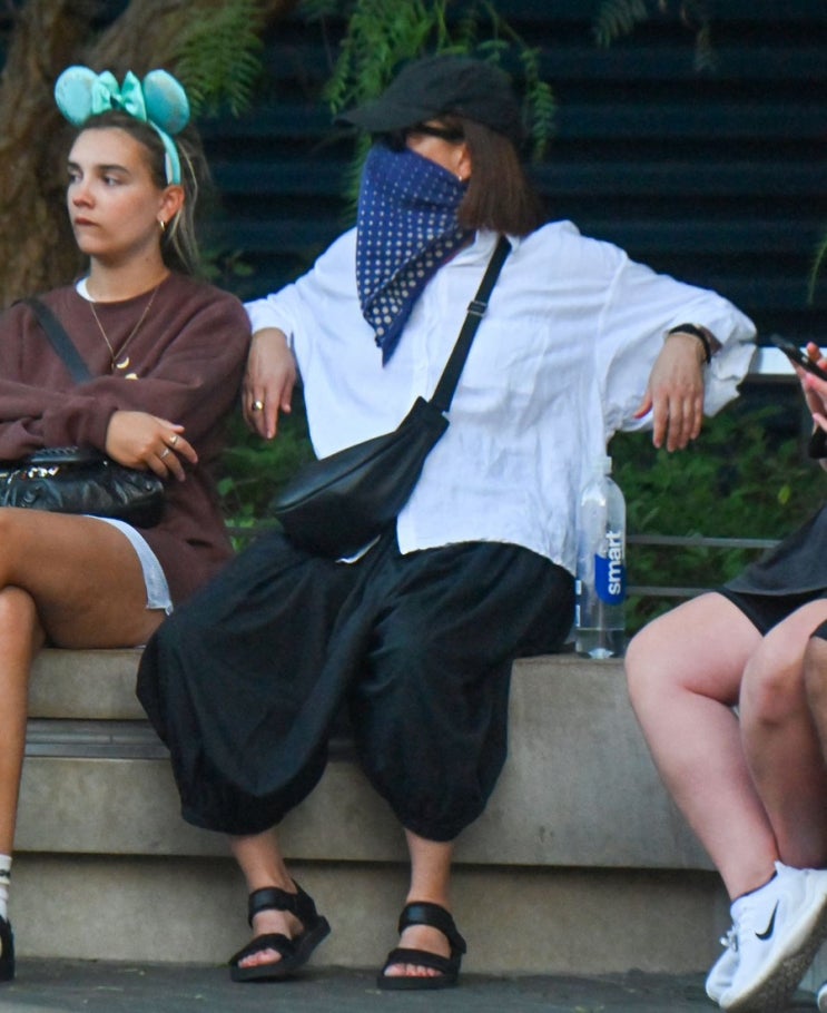 마야 루돌프 & 폴 토머스 앤더슨 & 딸 펄 미니 앤더슨 Out at Disneyland 08/01/2024 : 네이버 블로그