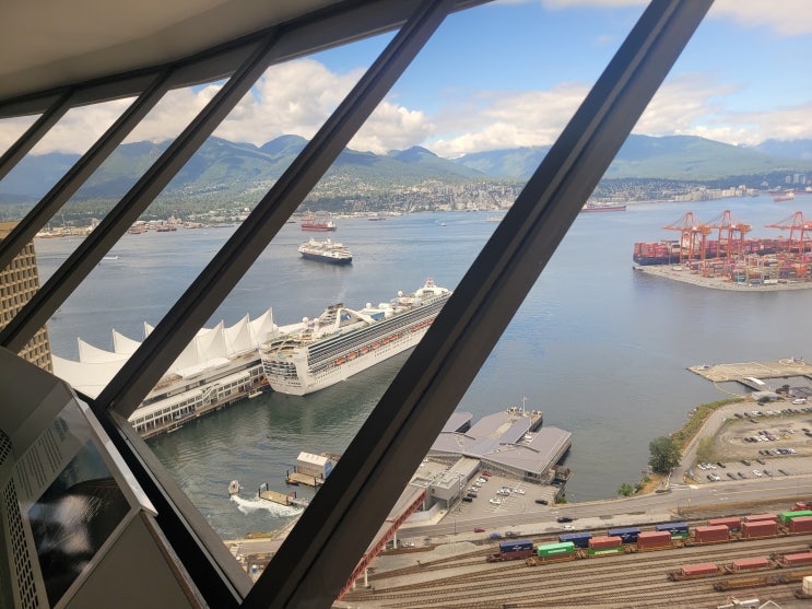 밴쿠버 룩아웃 전망대, 회전 레스토랑 해피아워(Vancouver Lookout Revolving Restaurant) : 네이버 블로그