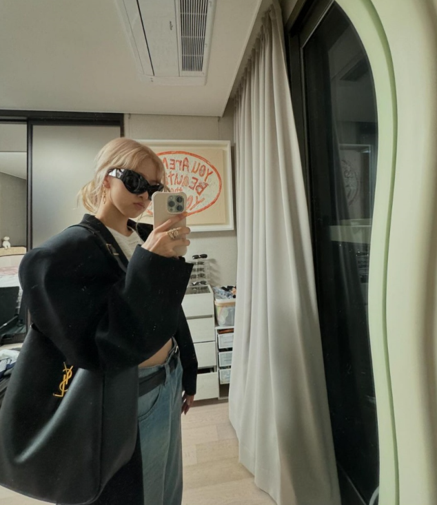 인간 입생로랑 로제의 사복 패션에 함께한 빅백으로 명품 브랜드의 고급스럼이 느껴진 Ysl 여자 빅백 가방 추천 네이버 블로그