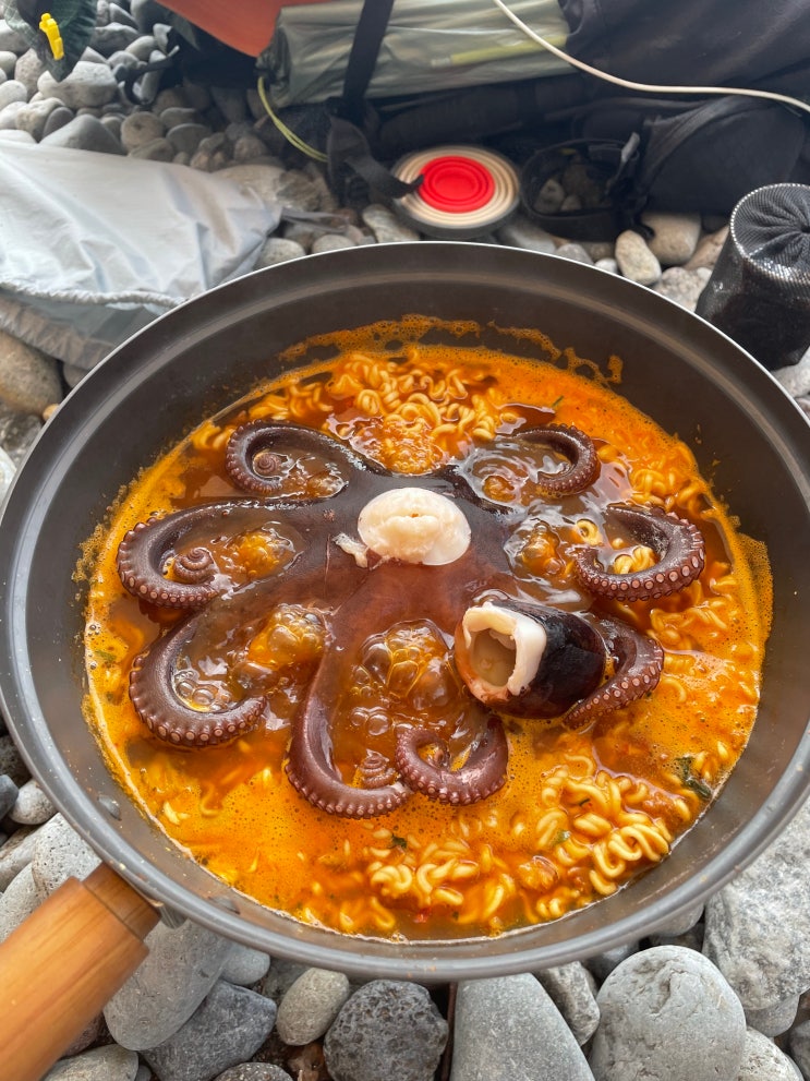 [울릉도 3박4일 백패킹 2일차] 통발로 잡은 문어라면과 예상치도 못한곳에서 발견한 역대급 태하 인.생.존.맛.집. ㄷㄷ ...