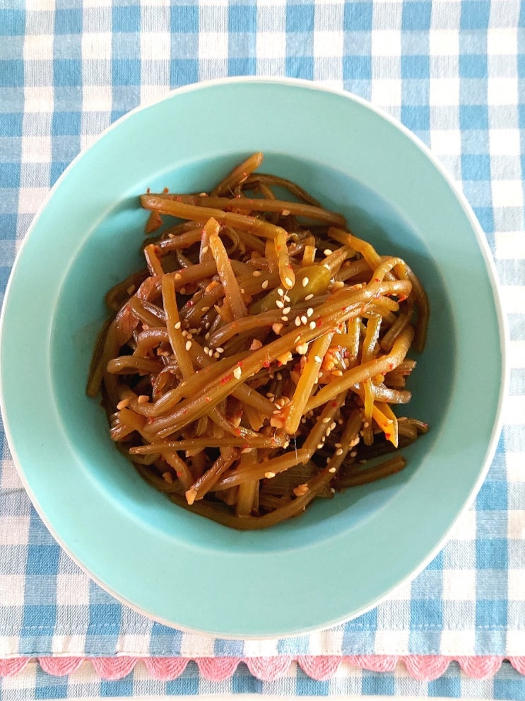고구마줄기 고구마순조림 레시피 고구마줄기 껍질 까는법 삶기 고구마순 손질 데치기 고구마순 고구마줄기요리 여름반찬 네이버 블로그
