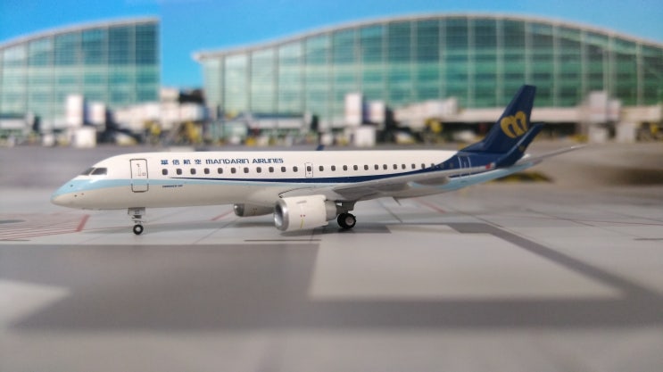 [JC Wings] 華信航空(MANDARIN AIRLINES, 만다린 항공) EMBRAER E190 (B-16825 / 1 ...