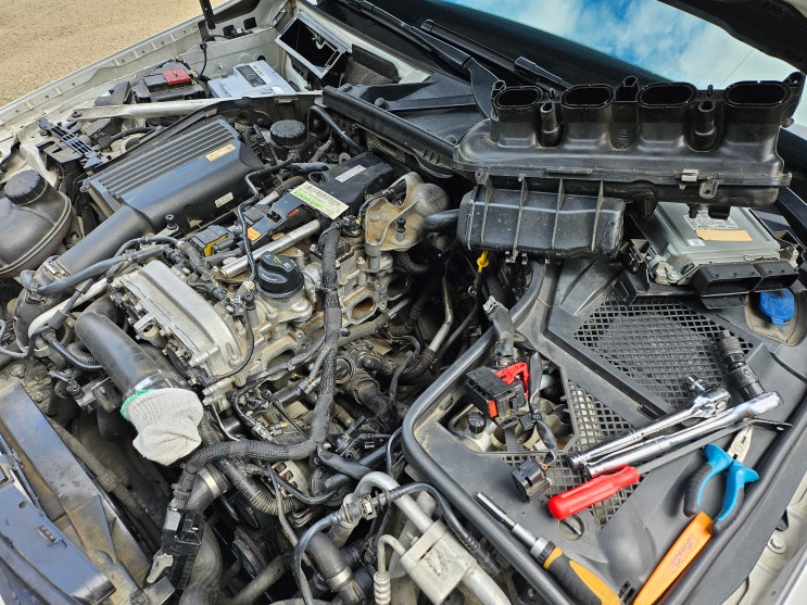 W205 메르세데스 벤츠 C200 크랭크케이스 배기밸브 PCV 고장 교체 DIY P052E71 : 네이버 블로그