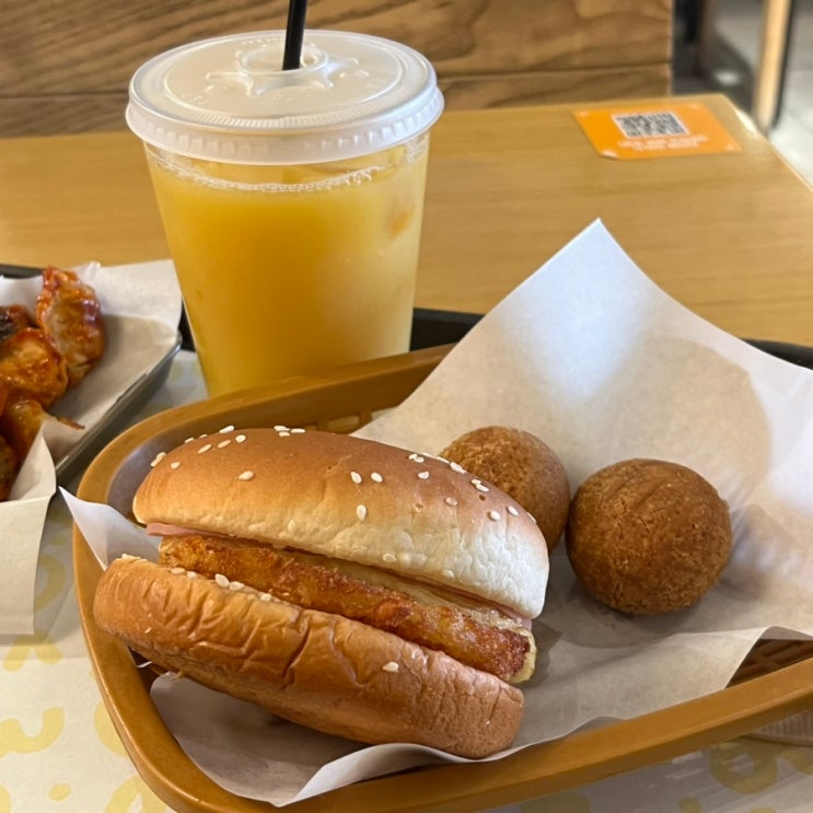 맘스터치 사랑의 하츄핑 세트 햄에그포테이토버거 치즈볼 맛나 : 네이버 블로그