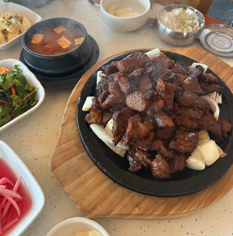 대전 봉명동 맛집 정갈한 반찬에 구워서 나오는 띠울석갈비 유성점 가족외식 모임 단체 장소로 추천 네이버 블로그