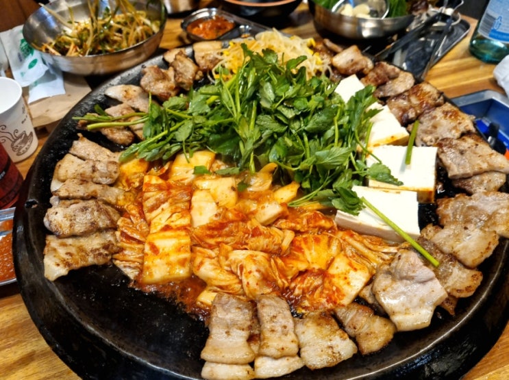 수유 미나리 김치 솥뚜껑 삼겹살 맛집 내돈내산 후기 무쇠김치삼겹 수유점 네이버 블로그
