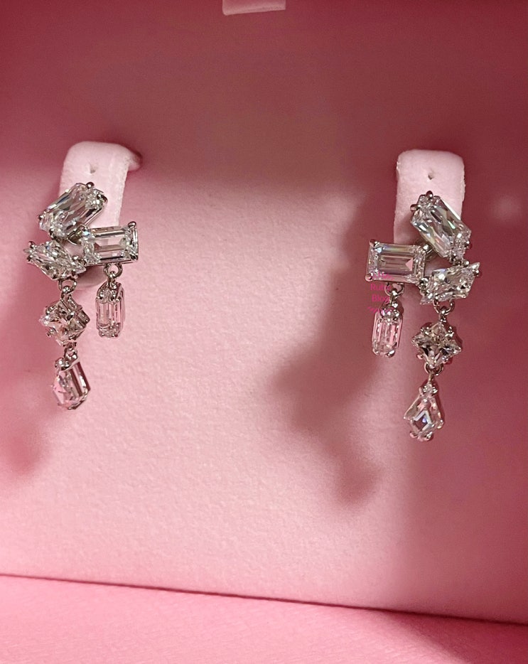 내돈내산/ 스와로브스키 mesmera 귀걸이 5665825 / 마이데몬 김유정 이어링 / 여자 예쁜 귀걸이 선물 추천 : 네이버 블로그