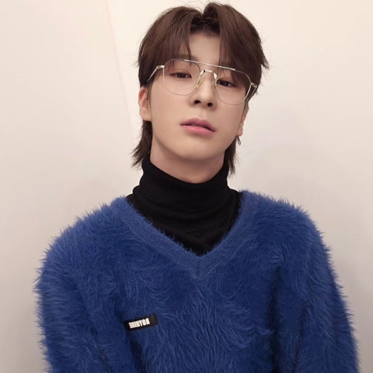 로이나인[정동원]-정동원 공식 인스타그램 네이비 브이넥 앙고라 니트 패션 : 네이버 블로그