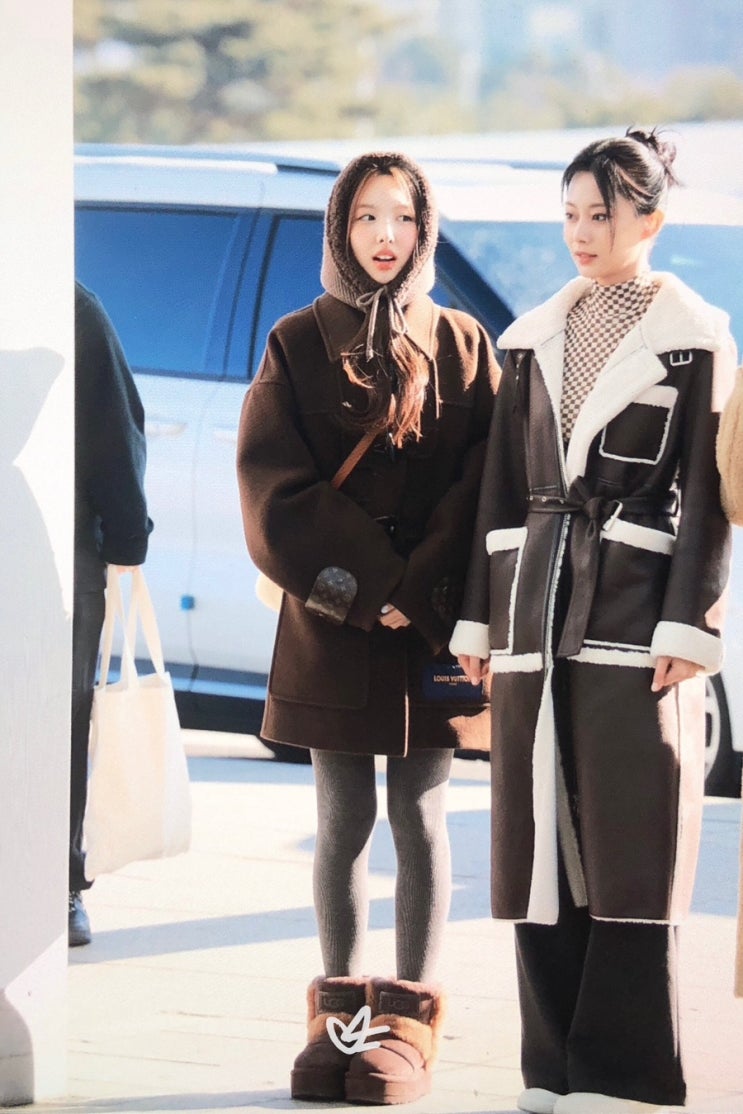 231222 나연 사복 사진 나연 메이크업 트와이스 나연공항패션 나연 루이비통 코트 가방 어그 바라클라바 네이버 블로그