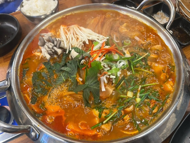 부산시청맛집 17번지묵은지닭한마리 모임장소 제격 : 네이버 블로그