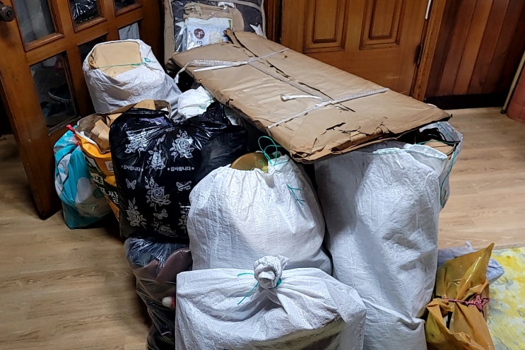 동작구 이사가구 버리기 집치우기 살림살이처분 흑석동 가정폐기물 폐기비용 생활쓰레기 처리하는법 장식장 처분 유리그릇 버리는비용 가정집 정리 수납장 치우기 선반 수거 대형폐기물