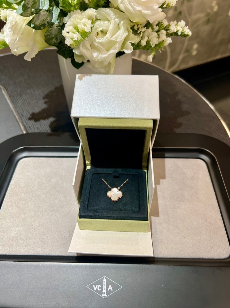 [반클리프] Van Cleef & Arpels 빈티지 알함브라 마더오브펄 / 신세계 강남점 구매 : 네이버 블로그