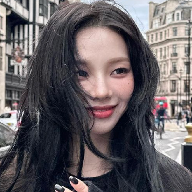 에스파 카리나 ️프라다 캐시미어 니트 크루넥 스웨터 : 네이버 블로그