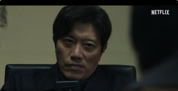 선산 3회 김영호 주변을 조사하는 최성준 범인에게 살해당한 강홍식 계속해서 죽어나가는 사람들 넷플릭스 시리즈 네이버 블로그