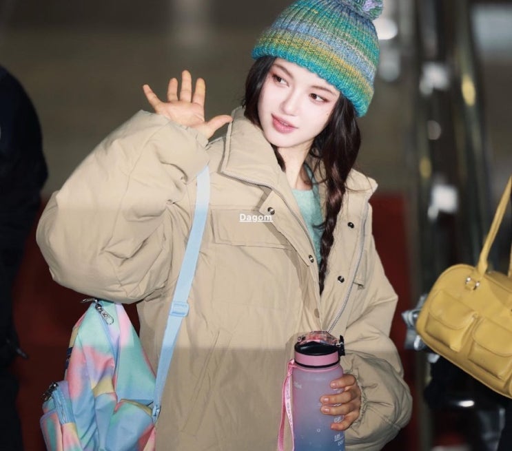 뉴진스 다니엘 사복패션 속 잔스포츠 하프파인트 미니 백팩 귀여운 여자백팩추천 네이버 블로그