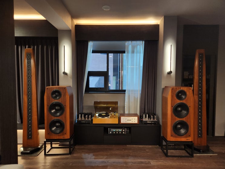 Mcintosh 맥킨토시 플래그쉽 XRT-26 대형 스피커 입니다 -A급 MQ109신품EQ 전용스텐드포함- : 네이버 블로그