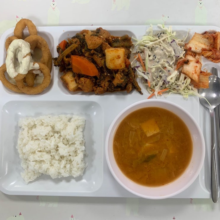 풀무원푸드앤컬처단체급식 ★고기데이★ 시래기돈사태떡찜 양파링 타르타르소스 양배추흑임자샐러드 배추된장국 1인량 저단가업장