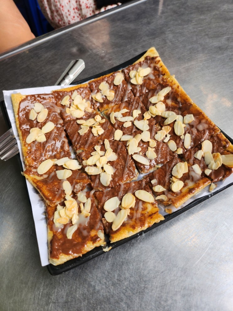 로띠 차차차(Roti Cha Chak Chaorua, 방콕) - 사톤피어 부근의 누텔라&아몬드 로띠 맛집 : 네이버 블로그