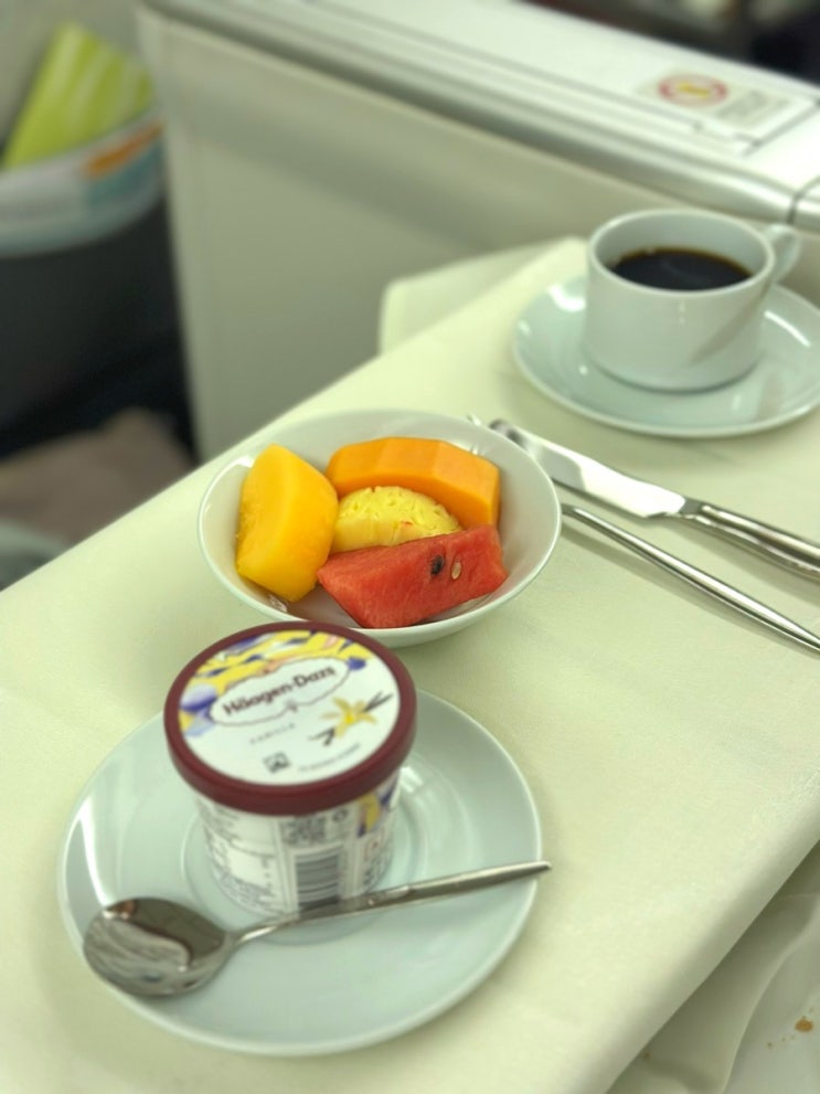 방콕-인천행 대한항공 프레스티지석(비즈니스석) KE658편 보잉777-300 기내식 : 네이버 블로그