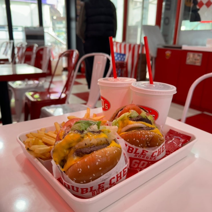홍대 수제버거 맛집을 찾는다면 치즈듬뿍 패티두툼 식스티즈 방문후기 네이버 블로그