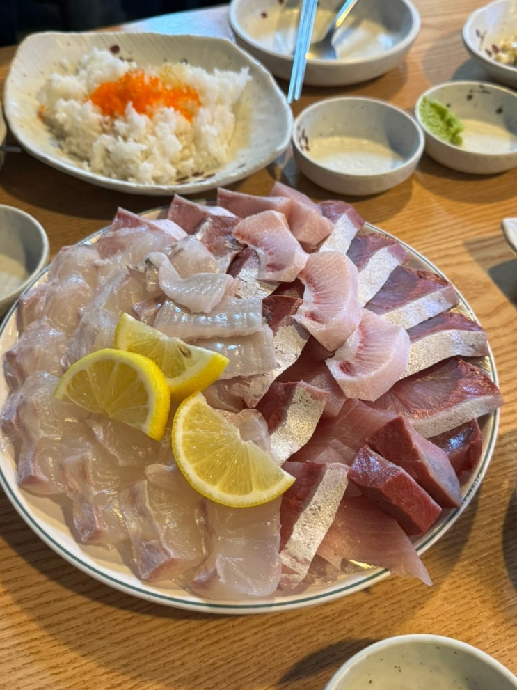 홍대 맛집 바다회사랑 2호점 방어철 막바지 방문 광어회 반반으로 네이버 블로그