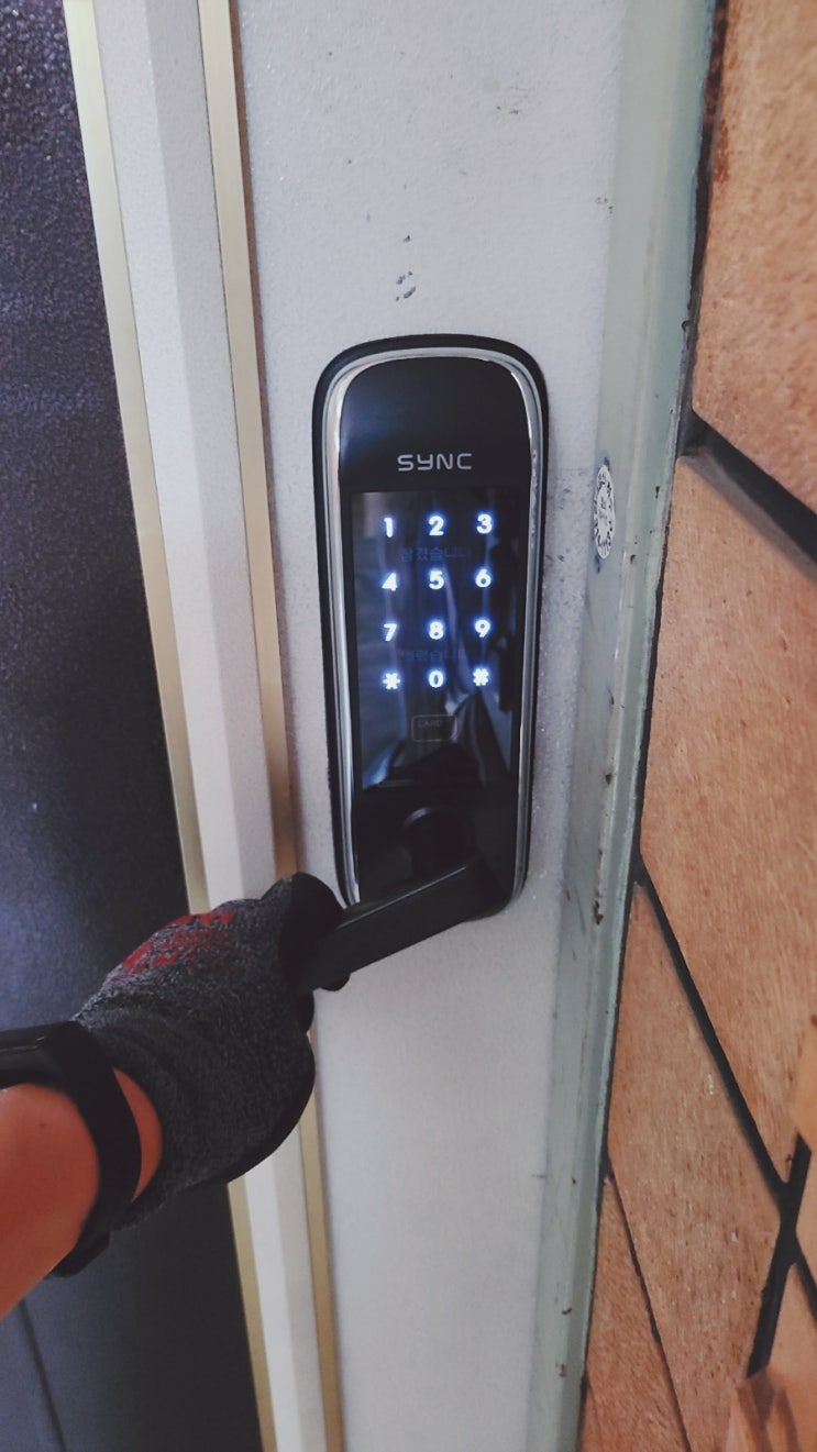 경남24시열쇠집 부산스마트도어락 김해상가사무실번호키설치 내외동솔리티SYNC SM -500 무타공미들주키 : 네이버 블로그