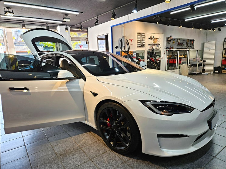 테슬라 모델s 플래드 블랙박스 아이나비 QXD1 G센서 찰떡궁합 : 네이버 블로그