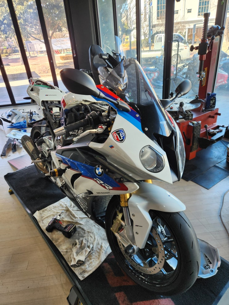 Bmws1000rr피렐리로쏘4코르사이그니션코일점화플러그에어필터길레스툴링사제카울브레이크액냉각수부동액윈드스크린