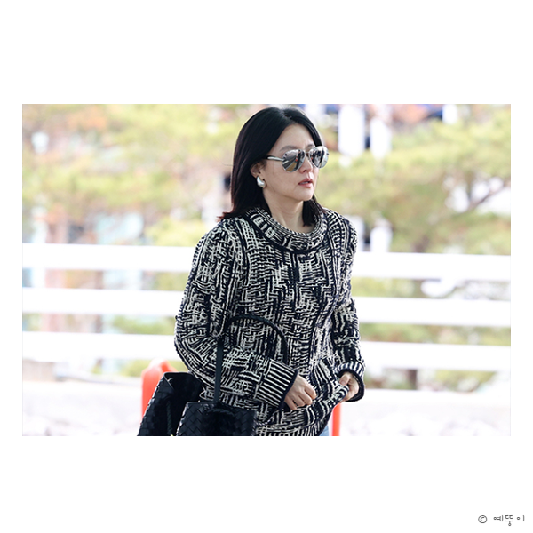 품격이 다른 이영애 공항패션 보테가베네타 가방 안디아모 라지 빅백 가격은 네이버 블로그