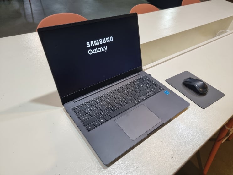 삼성 갤럭시 북2 노트북(NT550XED-K24AG) :: 가성비 노트북 추천 ㅣ 삼성 북2 노트북 한달사용후기 : 네이버 블로그