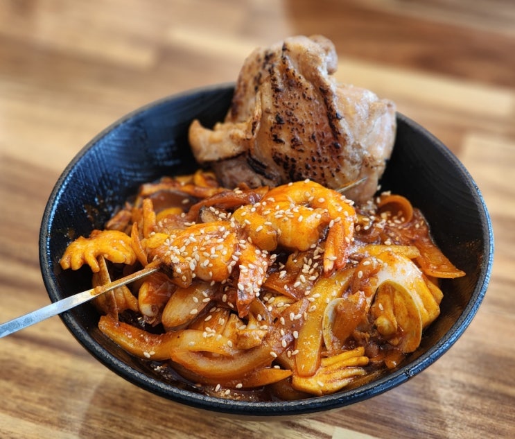 [김포] 운양동 맛집, 초작짬뽕 - 불맛나게 구운 닭다리살이 통째로 올라간 닭다리간짬뽕 : 네이버 블로그